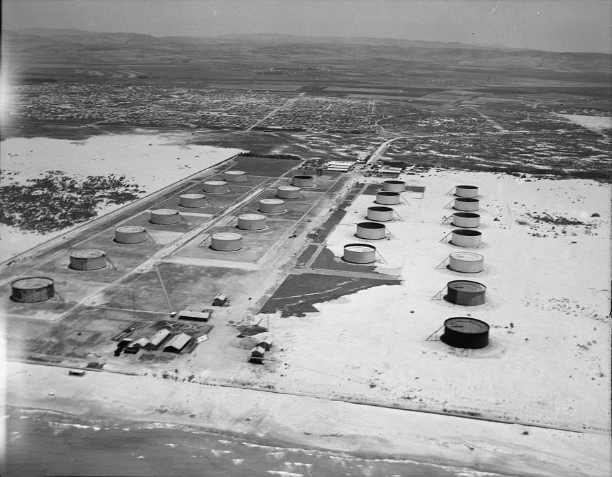 IPC_oil_tanks_at_Haifa | Samovar. Журнал Самовар